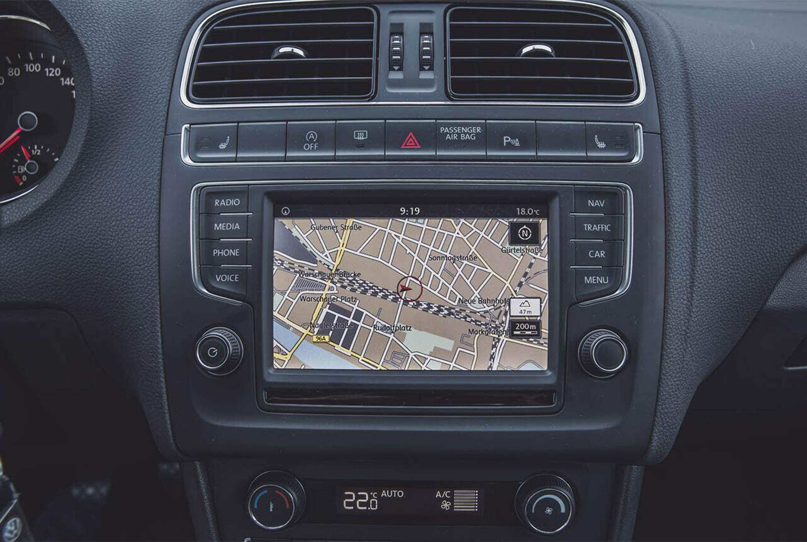 Die Navigationsfunktion "Discovery Media" stand mit 555 Euro in der ...