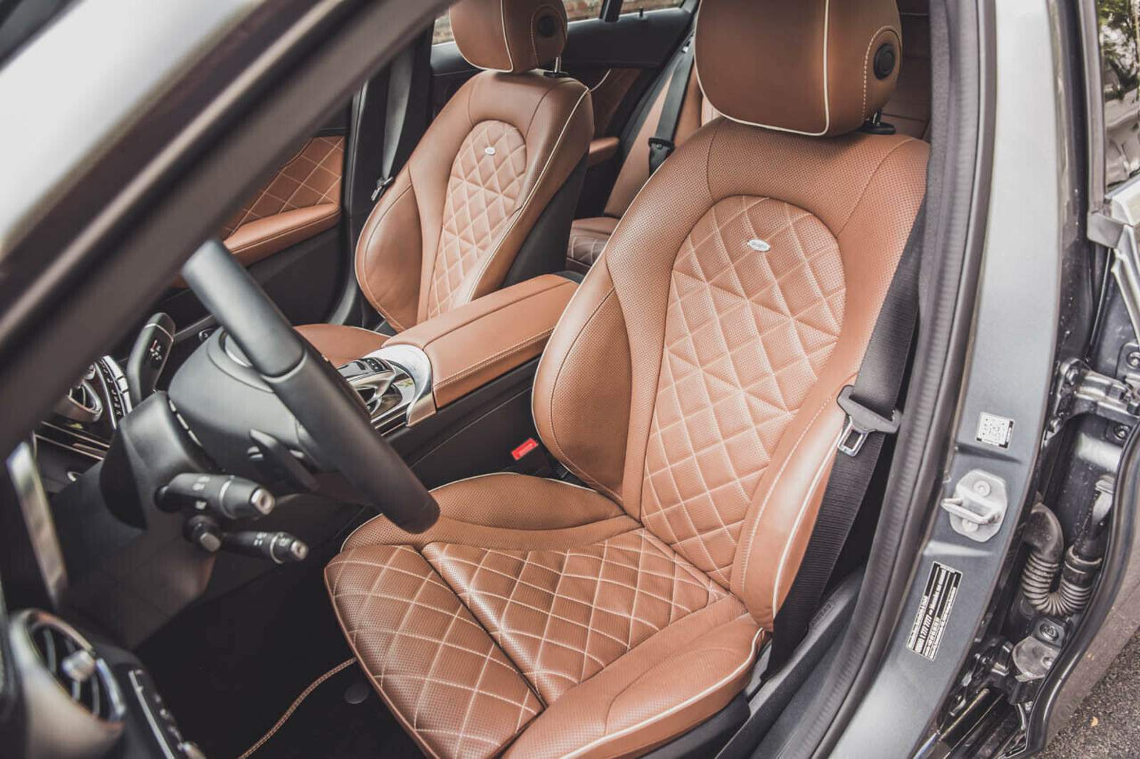 Die Designo-Sitze sind so bequem wie Opas Sessel, aber besser belüftet ...