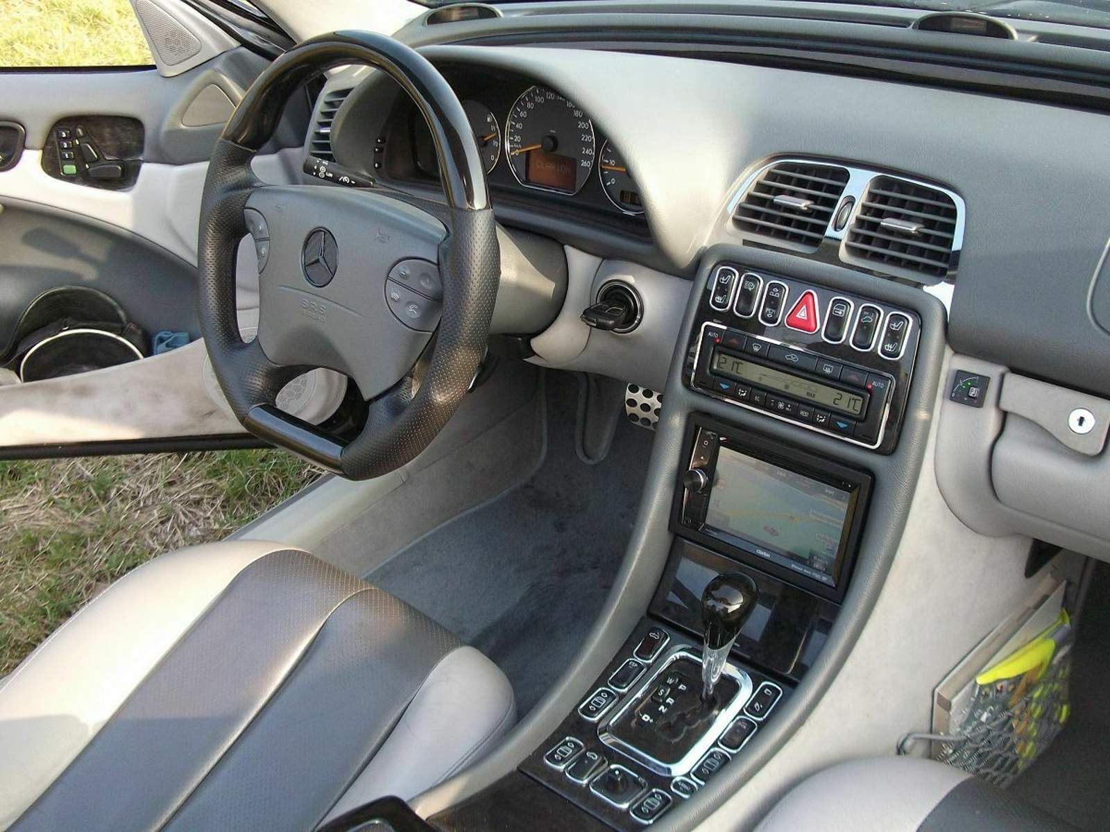 Bild-3 : Mercedes Benz C208 CLK-Klasse Coupé-Sondermodell "Master ...