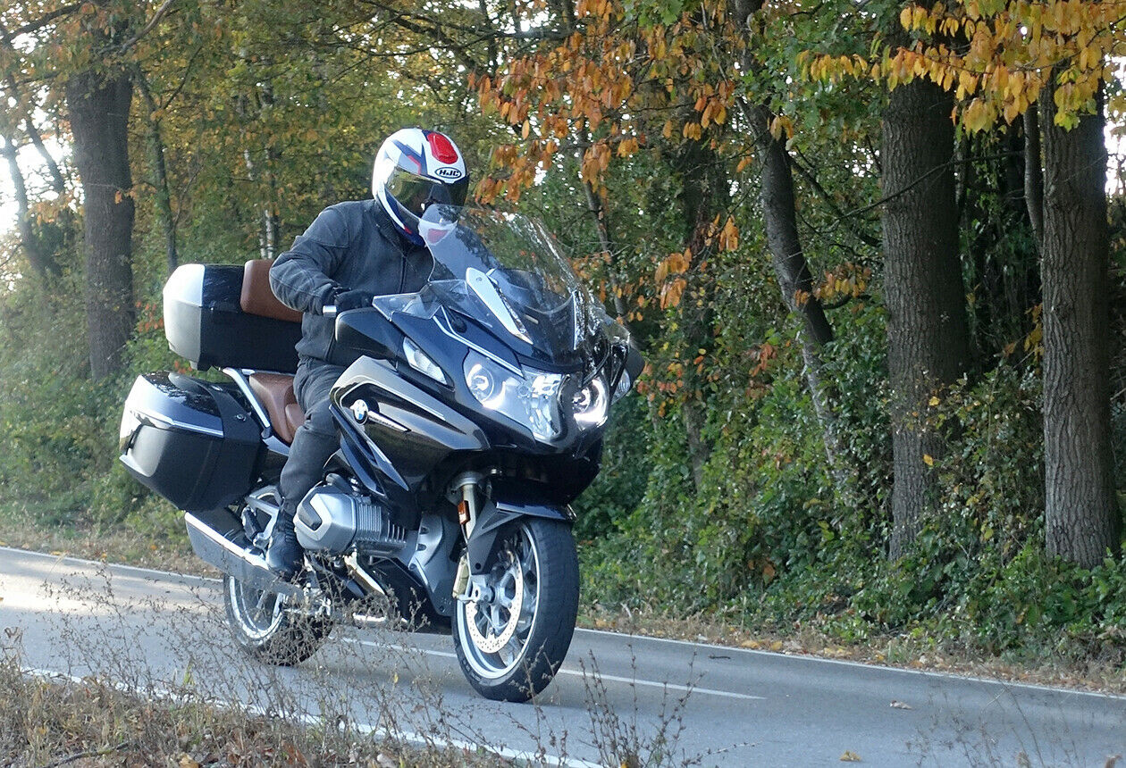 Bei der R 1250 RT setzt BMW, wie es sich für eine Tourenmaschine gehört ...
