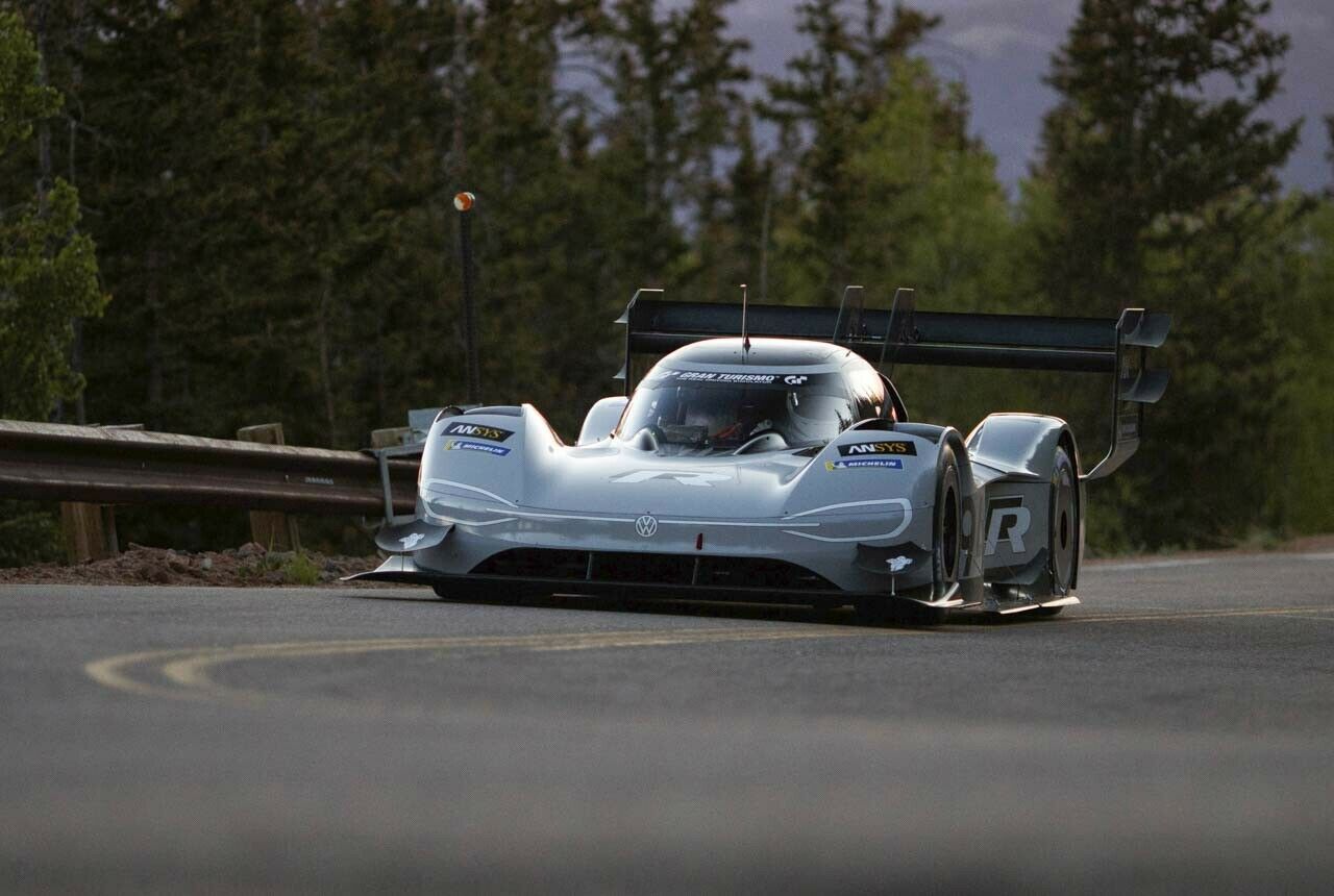 VW I.D. R Pikes Peak: Der Rennwagen soll die Elektro-Familie von VW ...