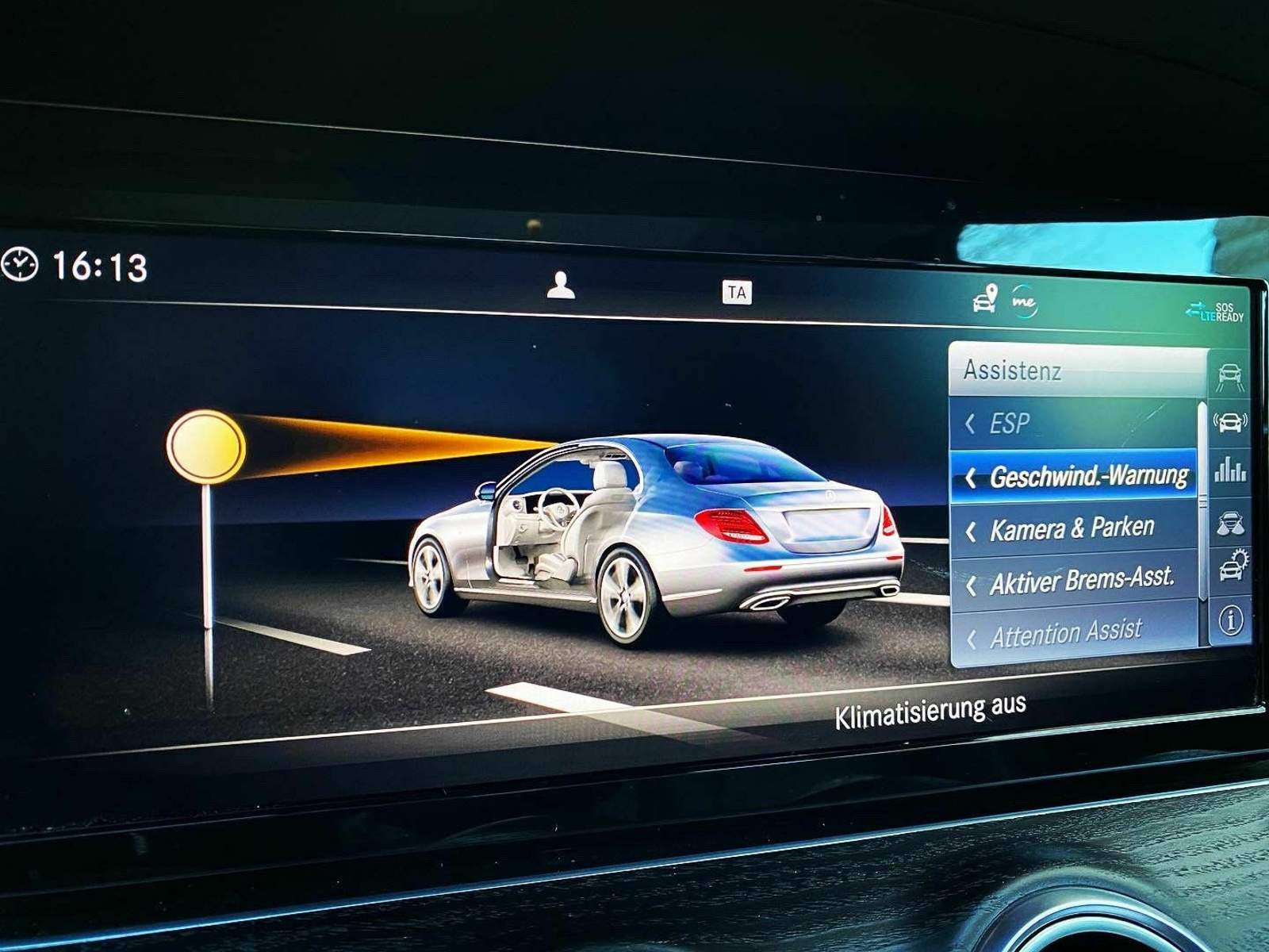 Verkehrszeichen Assistent Mercedes Freischalten