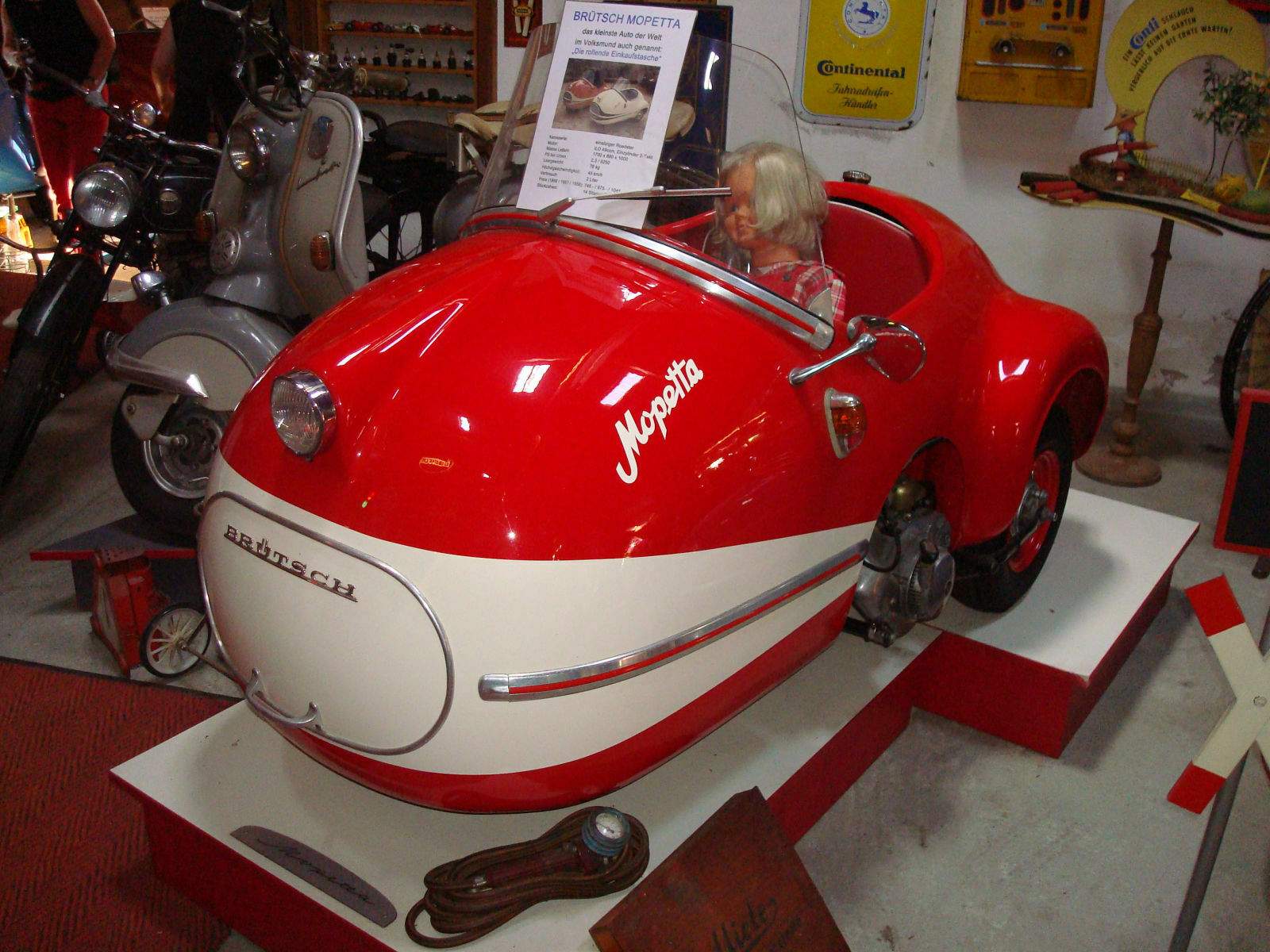 Bruetsch-mopetta : Der Schrottplatz - Spiegelsymmetrisch des Showrooms ...