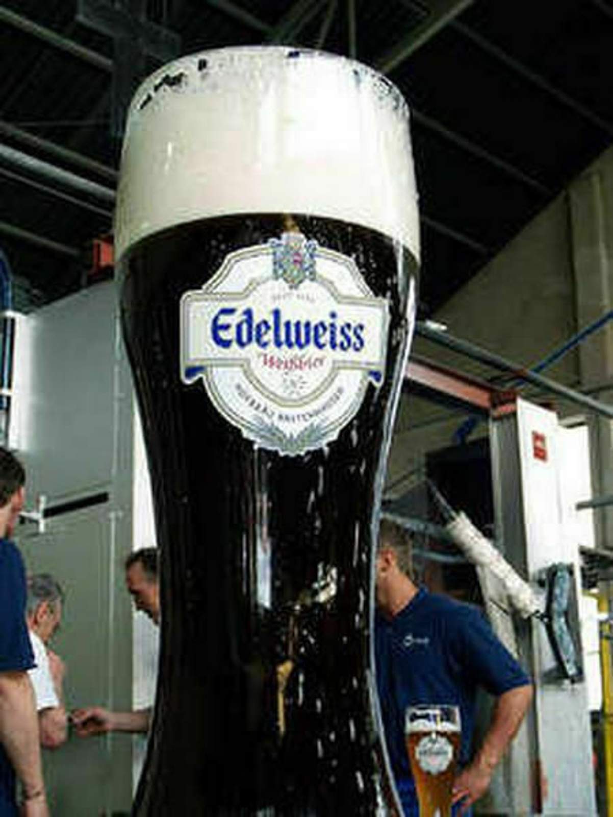 Groesstes-bierglas-der-welt-groesstes-bier-der-welt-weltrekord-bierglas ...