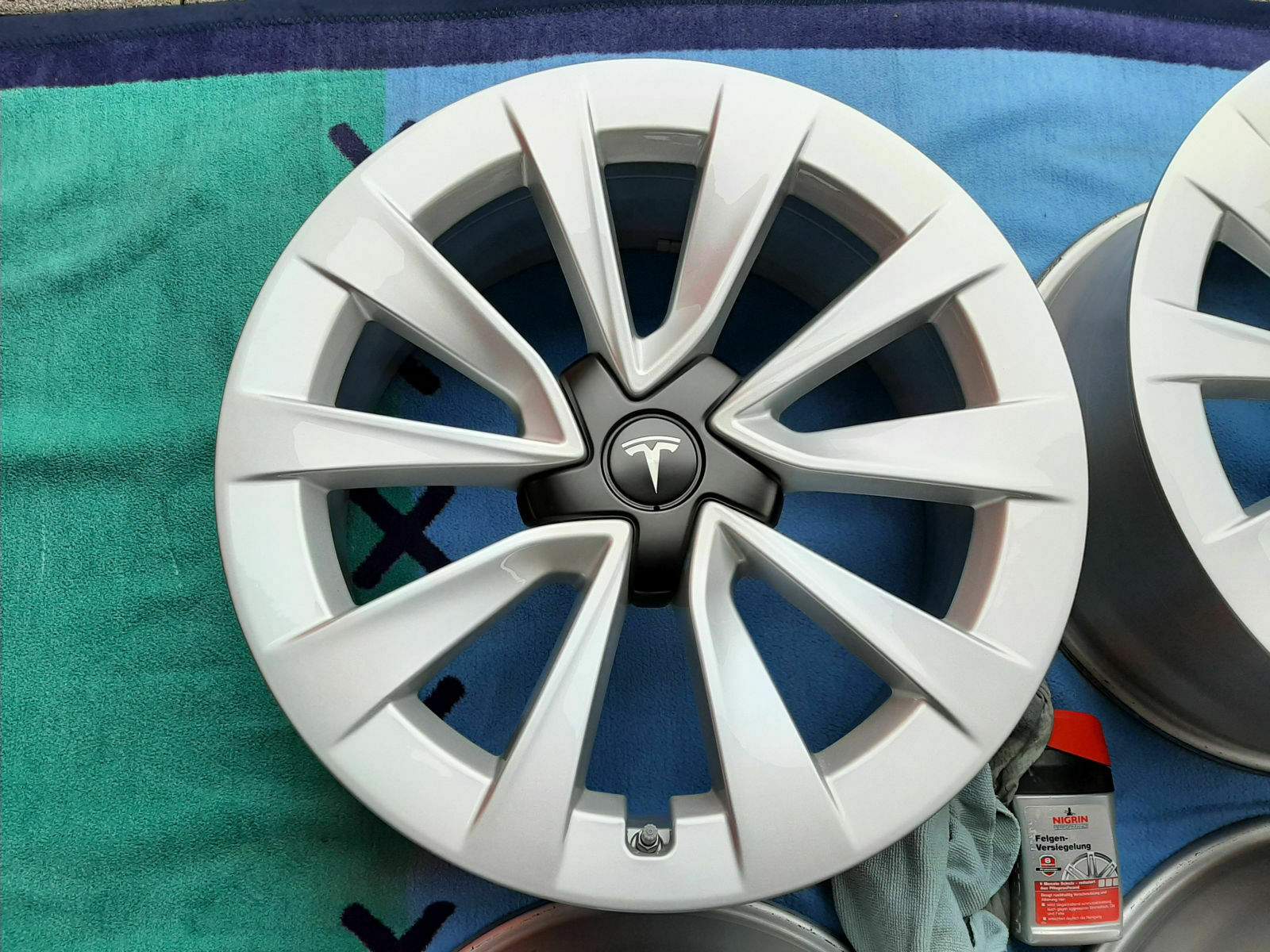 Tesla 19 Zoll Original Sport-Felgen Model 3 2021 Refresh : Biete