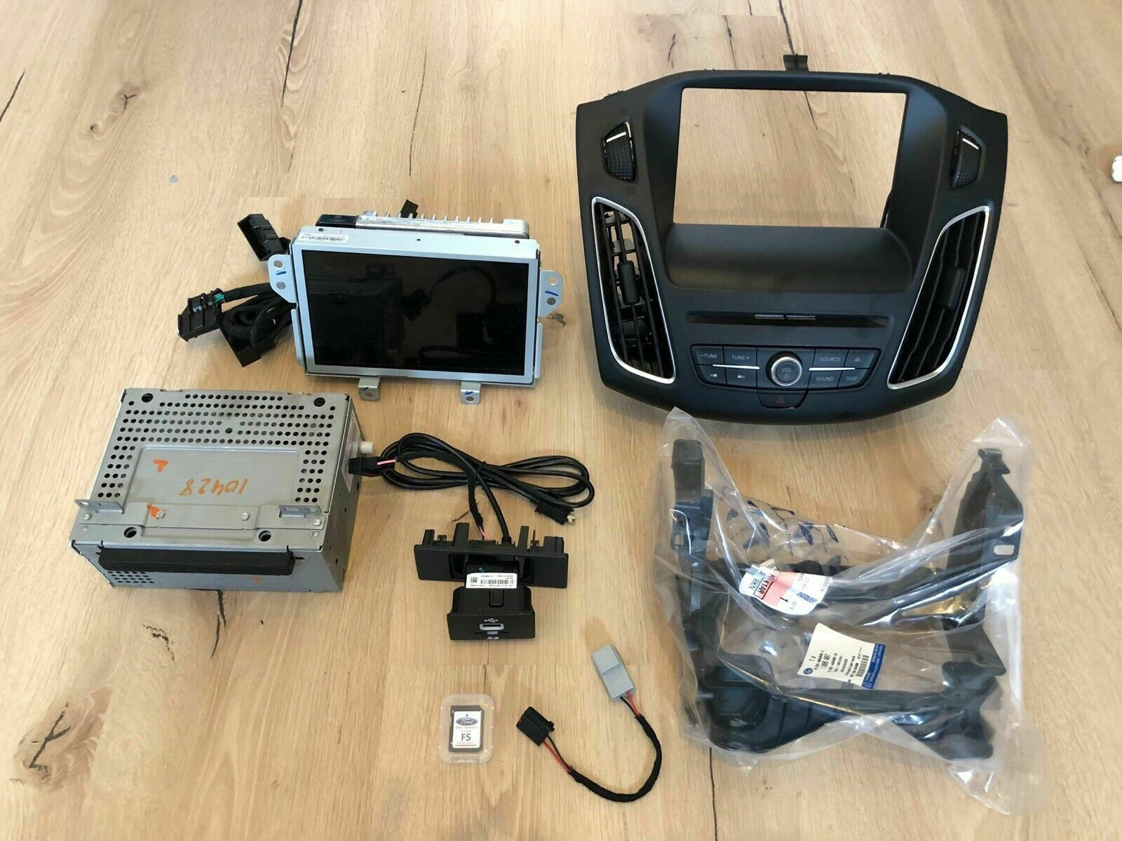 Sync1 : Ford Focus Mk3 SYNC II 2 Nachrüstung komplett APIM 8" Display ...