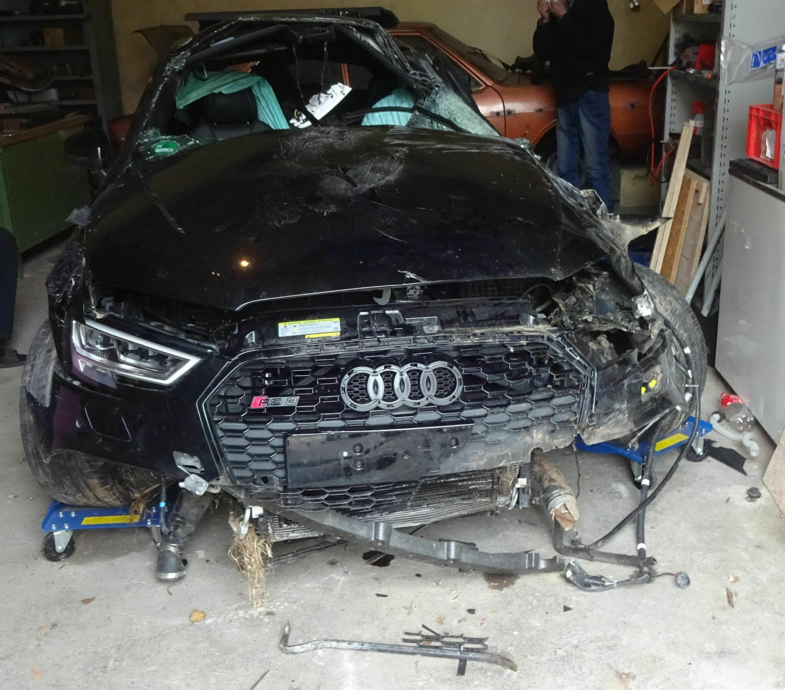 Audi-rs3-unfall-2019 : Der Schrottplatz - Spiegelsymmetrisch des ...