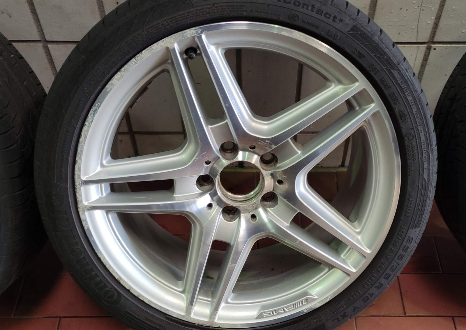 AMG Felgen Reifen Mercedes Benz 18 Zoll A2044014202 A2044014102 : Biete