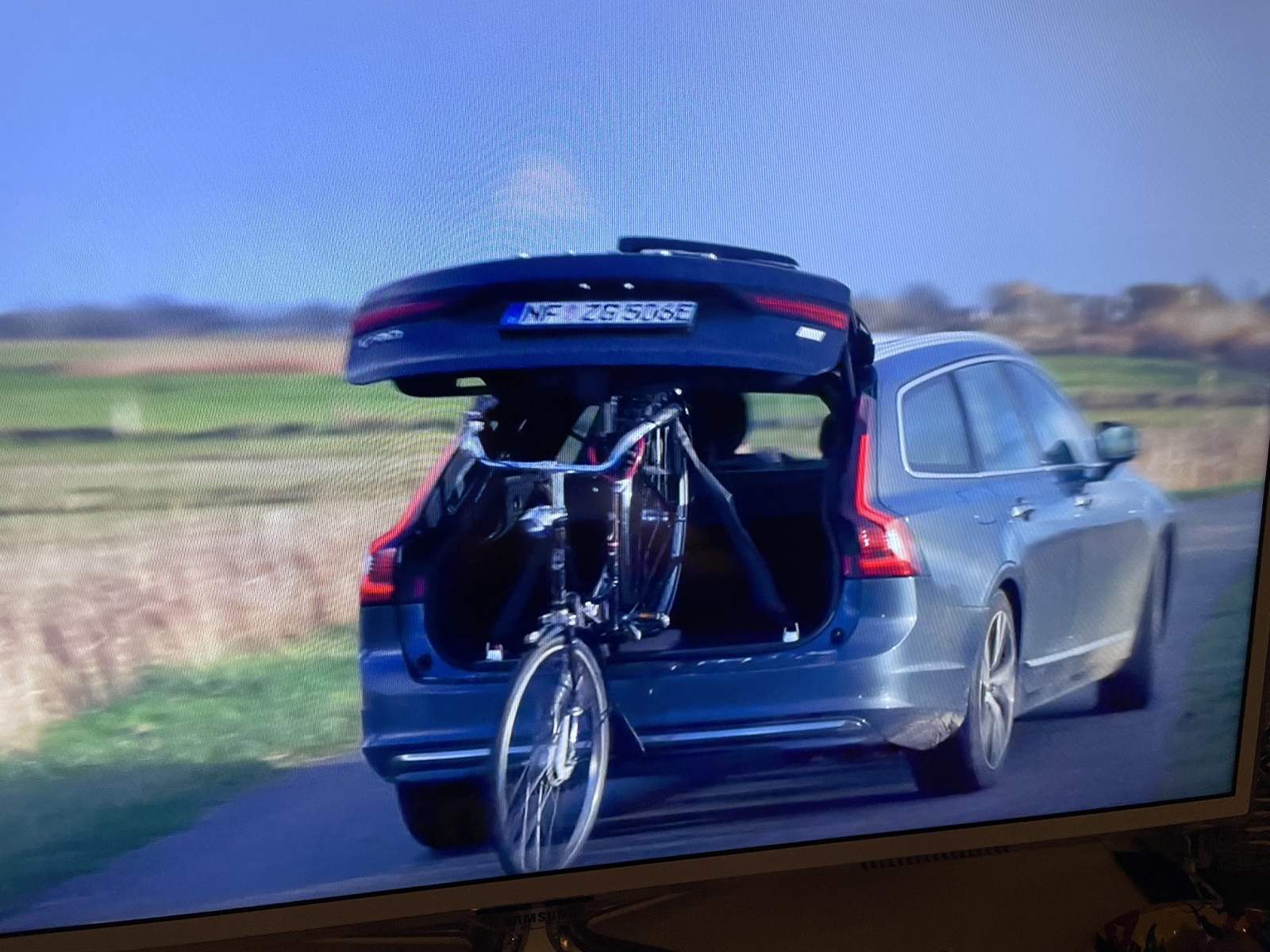 Volvo V90 Fahrradtransport Wieder Ein Film Volvo Volvo 210571941 volvo-v90-fahrradtransport-wieder-ein-film-volvo-volvo-210571941
