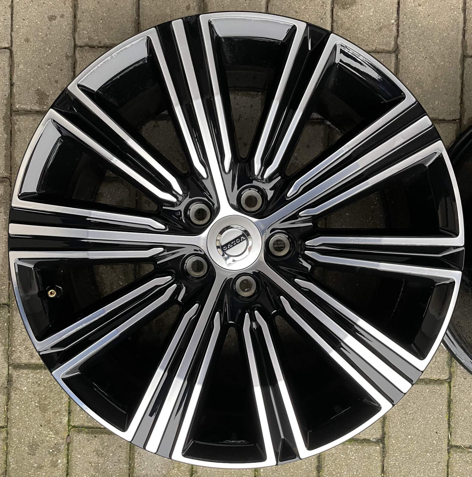 Volvo Alufelgen 8x18 10 Multi Spoke Black Diamond 31471312 : Biete