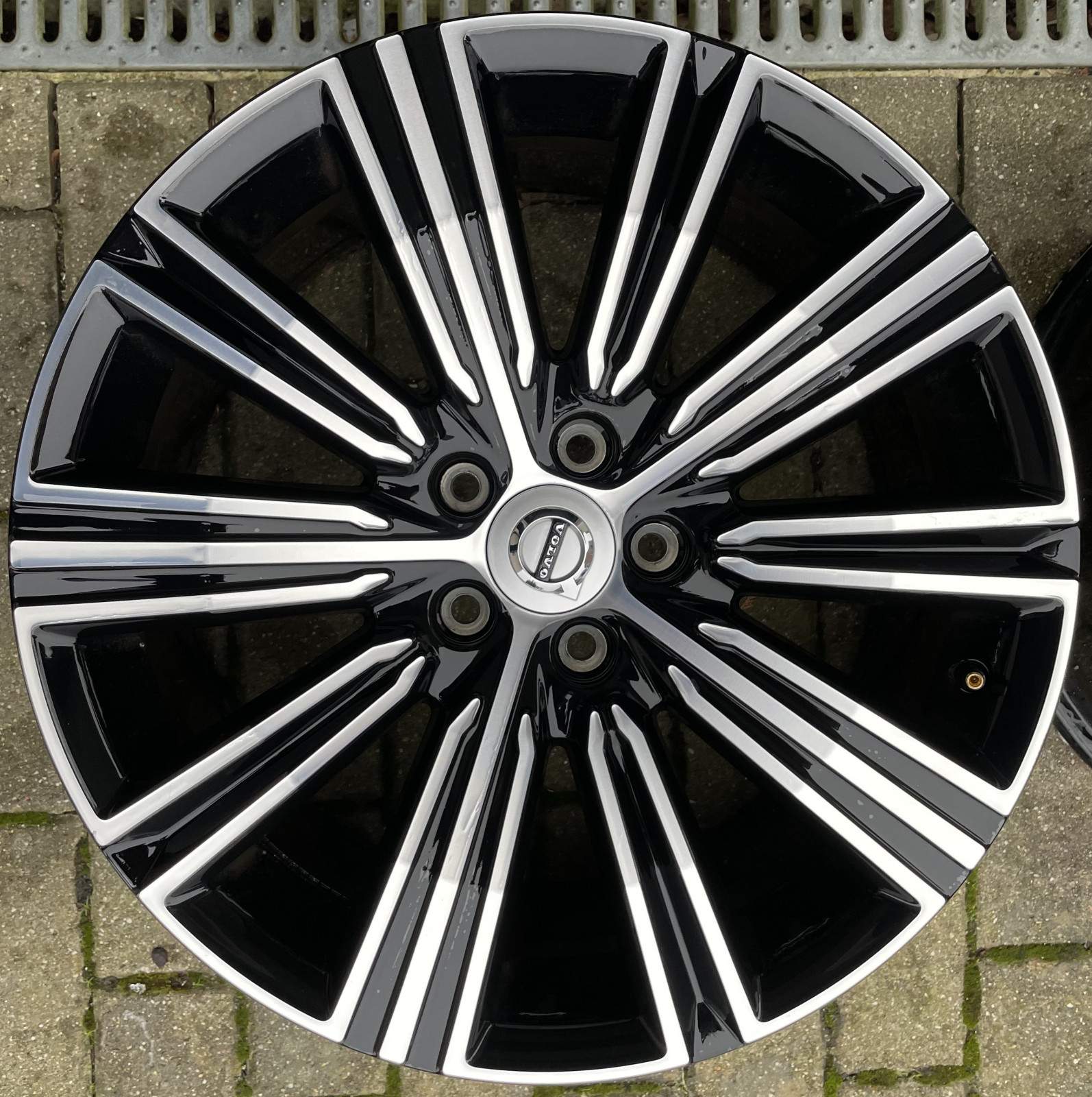 Volvo Alufelgen 8x18 10 Multi Spoke Black Diamond 31471312 : Biete