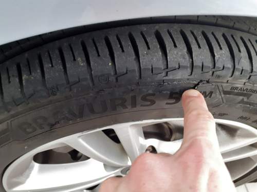 Reifen seitlich an spitzen Bordstein geschrammt - Startseite Forum ...