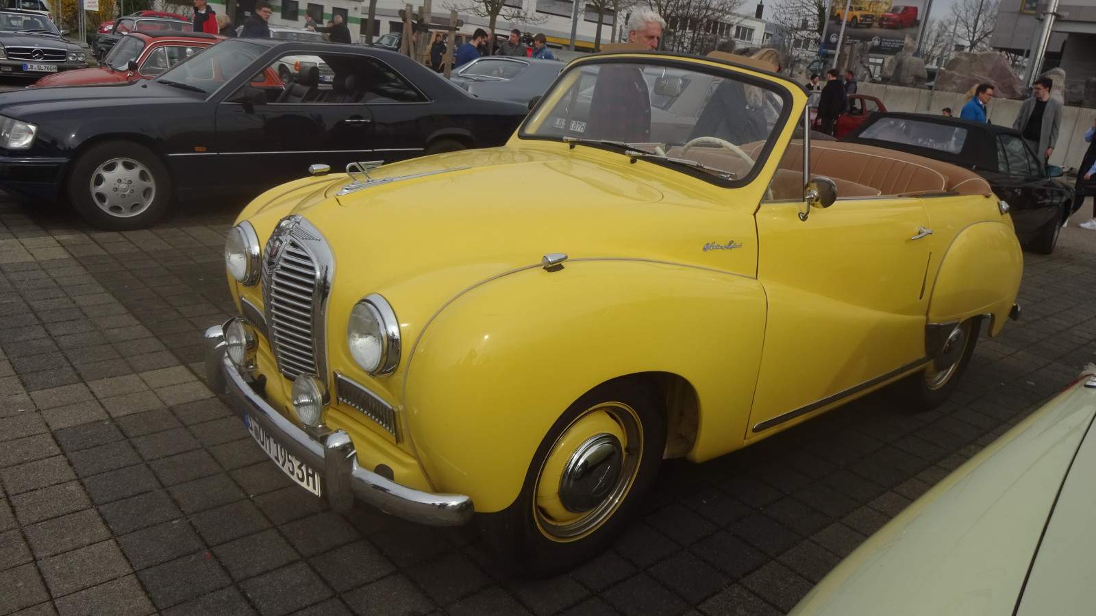 Austin-cabrio : Der Schrottplatz - Spiegelsymmetrisch des Showrooms ...
