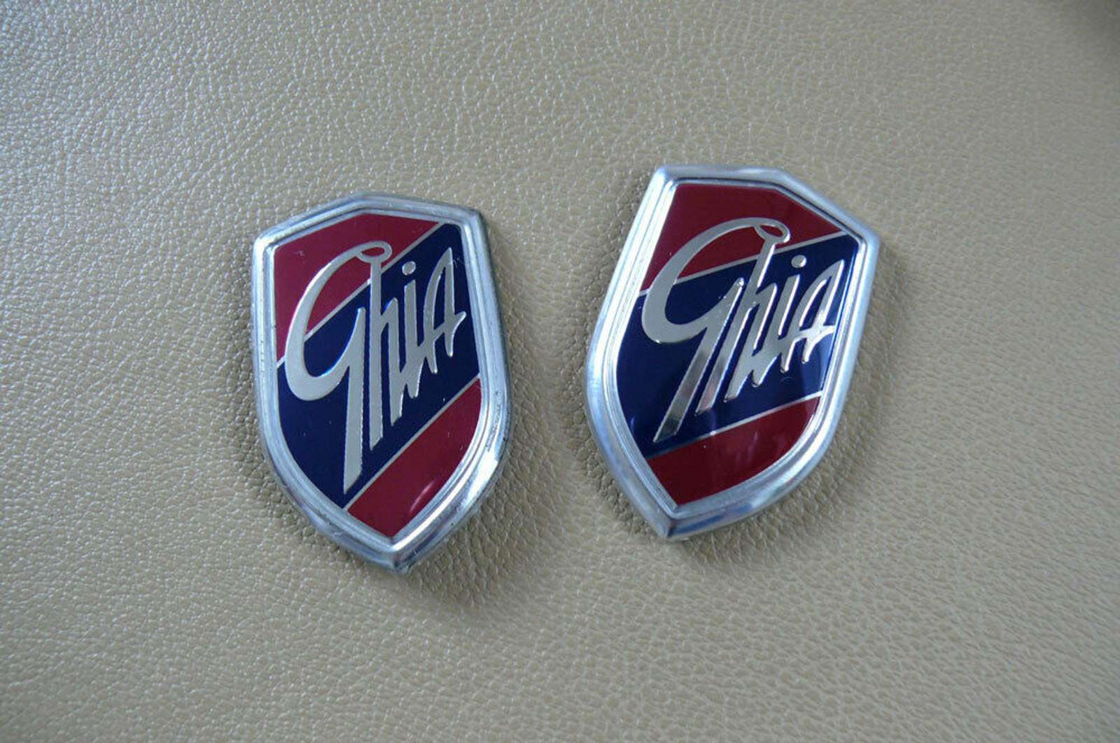 2 Ghia Embleme vom Mondeo MK3 Bj.2006 : Biete Ford