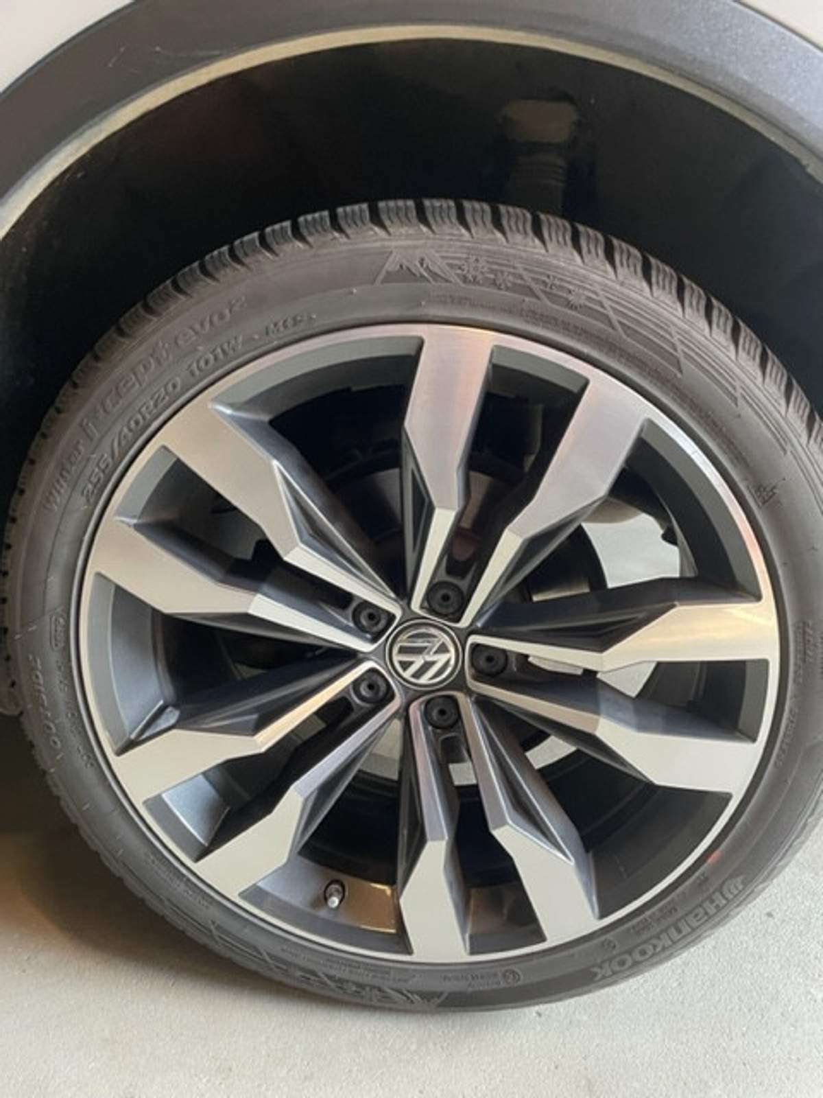8,5J x 20 Zoll VW Suzuka 255/40 R20 Tiguan II 5NA RLine Winter : Biete
