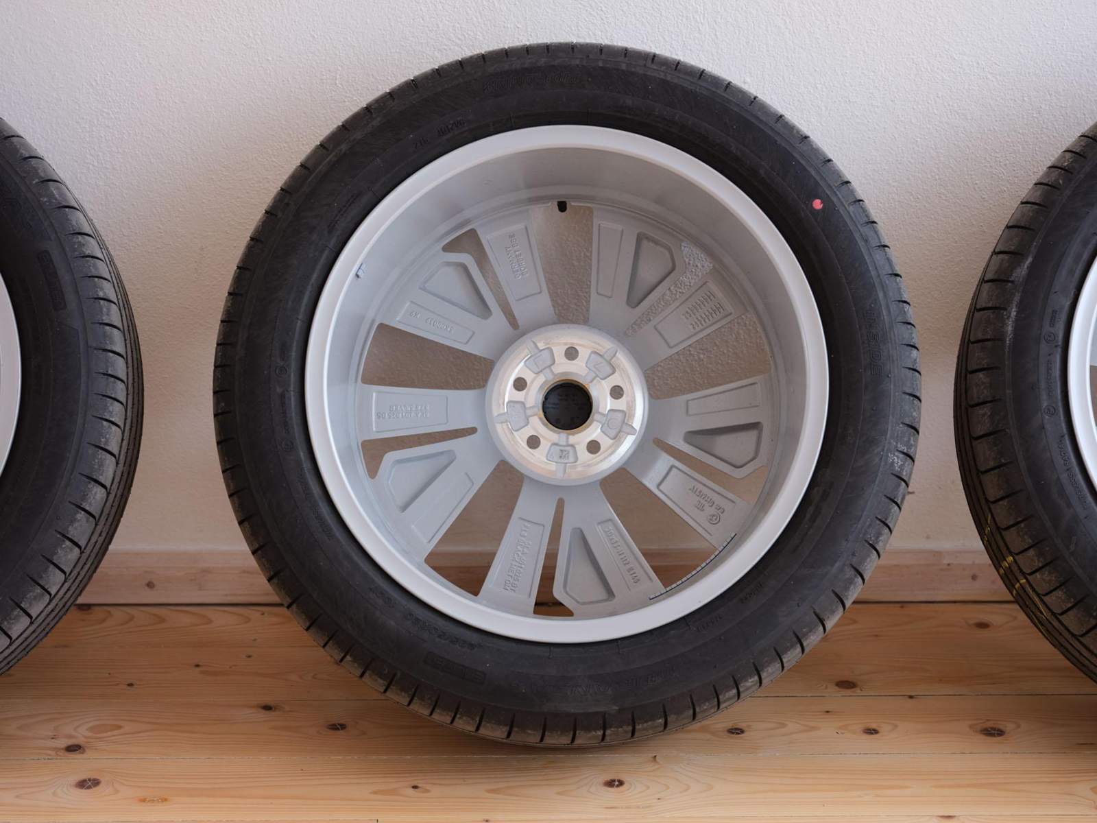 Enyaq85 BJ25 / 20“ Sommer-Kompletträder / VEGA Silver / Bridgestone ...