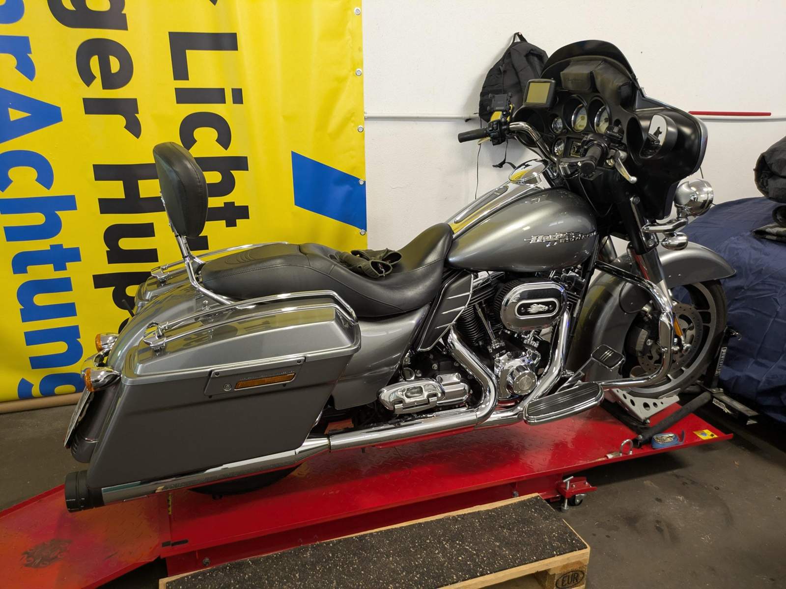 Harley Davidson Street Glide in Imola Grau von AMG : Biete