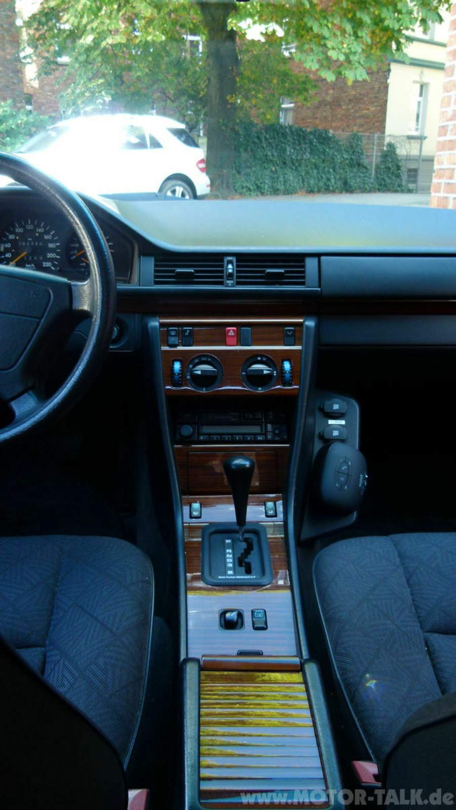 Mercedes W124 E300D '94 : Biete